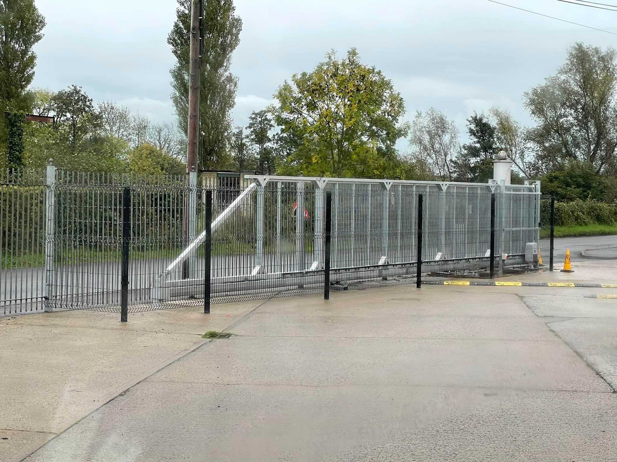 Barriers bollards - Gate & Door Solution