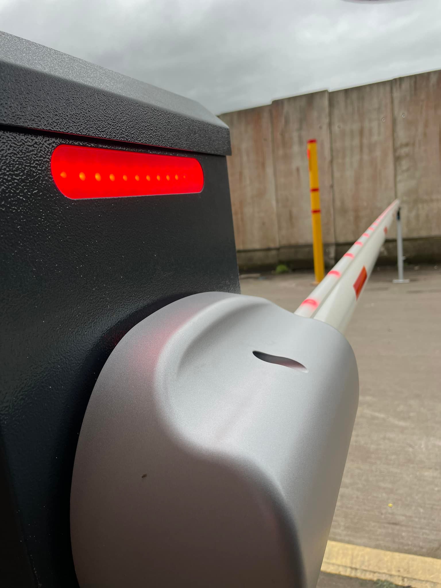 Barriers bollards - Gate & Door Solution